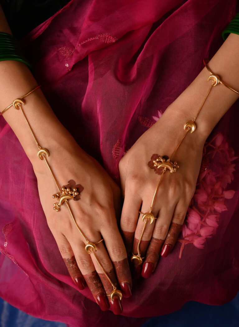 Brides Are Ditching Floral Hathphools for Minimal Bejewelled Ones ...